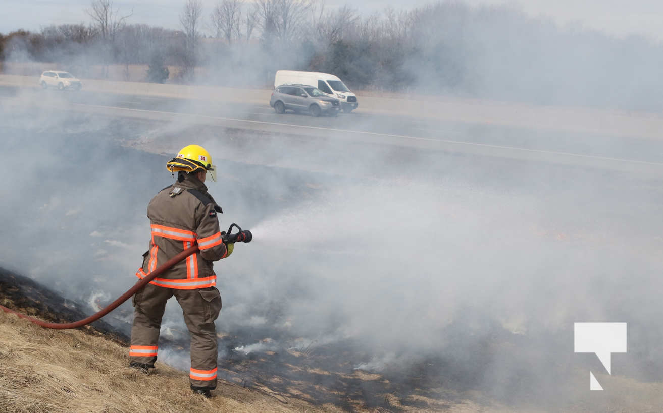 VIDEO - Grass Fire On Highway 401 Extinguished By Clarington Fire ...
